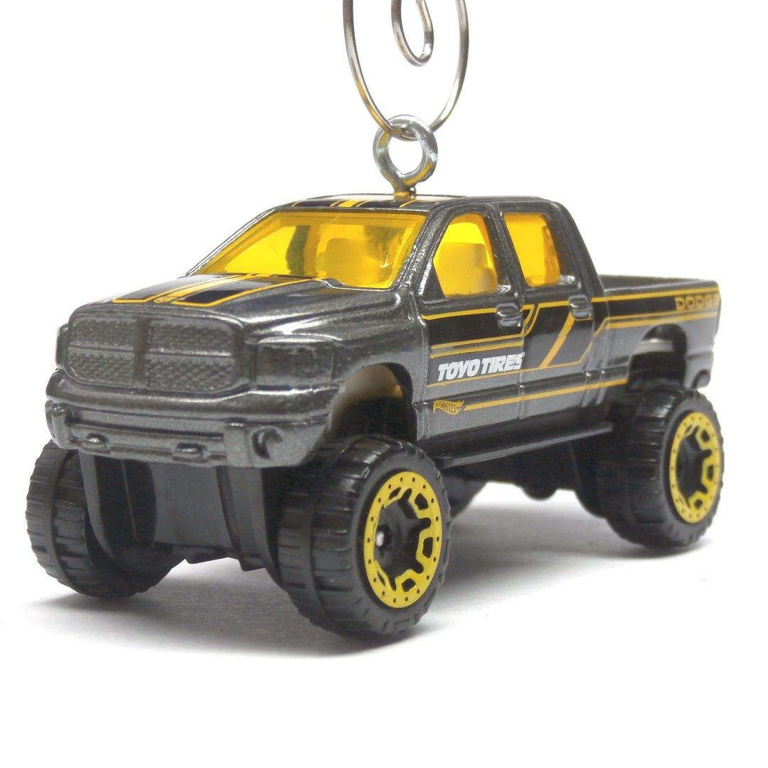 Dodge Ram 1500 4x4 Pickup Truck Christmas Tree Ornament 1/64 Adorno ...