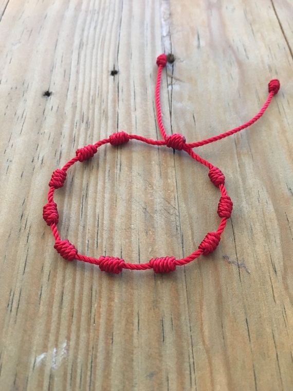Red string bracelet. Knots bracelet. Kabbalah red string bracelet. Protective bracelet. String bracelet