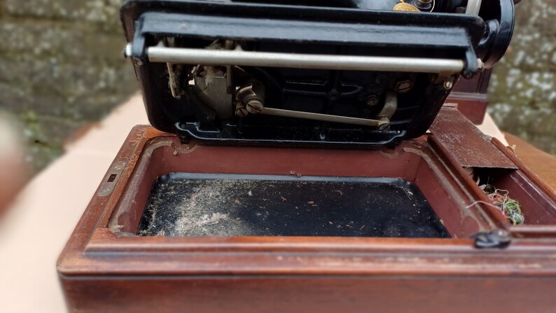 Beautiful Genuine Victorian Singer Sewing Machine Functional ...