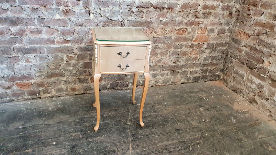 Vintage 1950’s Retro Bedside Drawers Table Cabriole Legs Glass Top - Etsy
