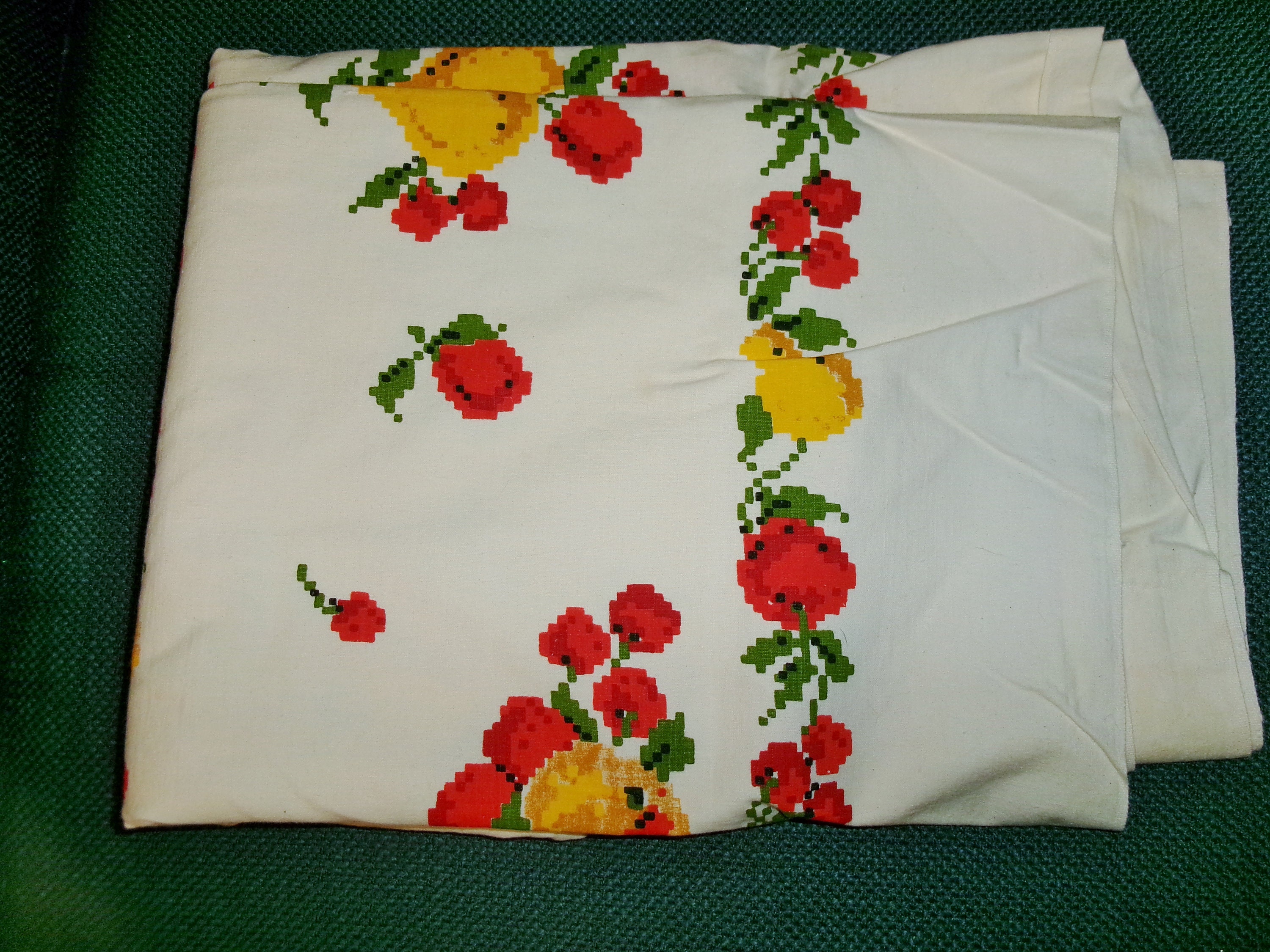 VTG Permanent Press Screen Printed Cotton Needle Point Fruit Tablecloth ...