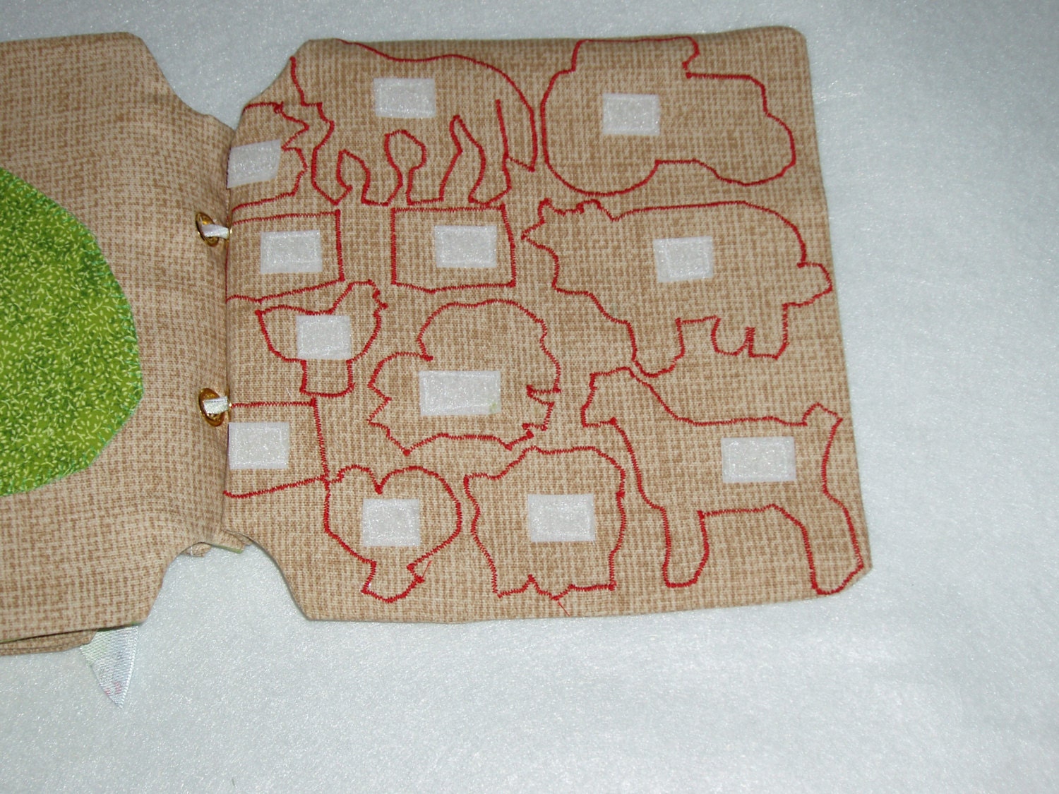 This Unique Farm Book Teaches Developmental Skills Using Removable Farm ...