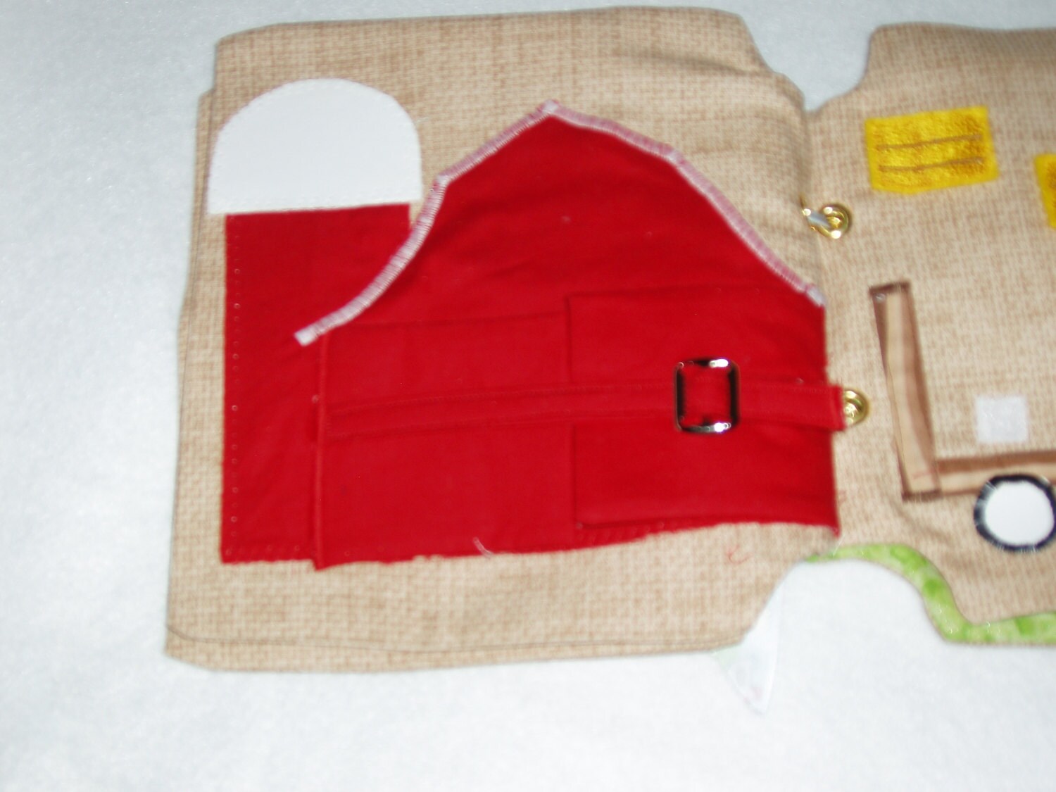 This Unique Farm Book Teaches Developmental Skills Using Removable Farm ...