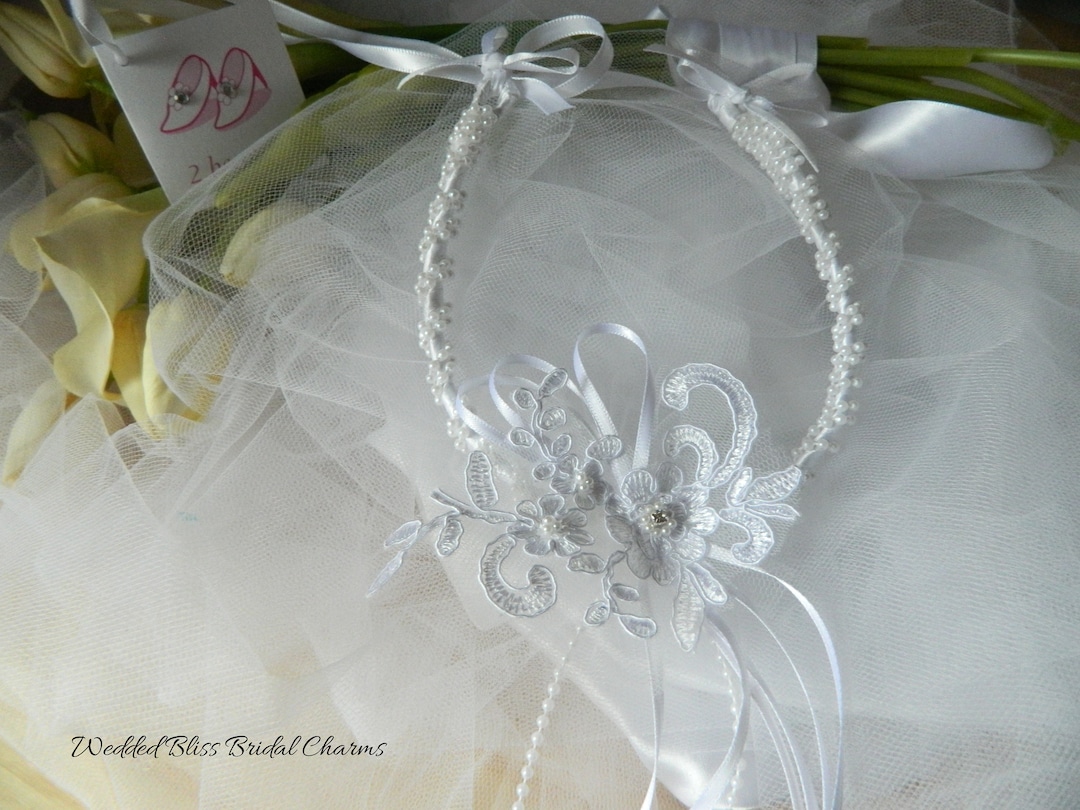 Wedding Horseshoe for the Bride ,satin and Pearl Bridal Horseshoe ...