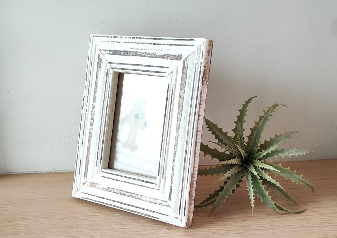 White Photo Frame, Distressed Wood Photo Frame With White Mate Varnish ...