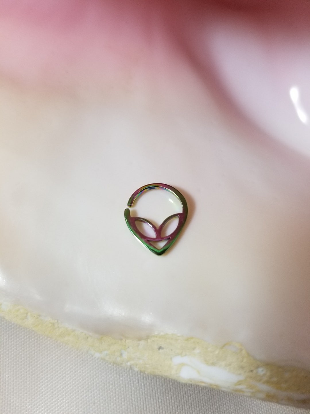 18G Alien Rainbow Seamless Ring for Tragus, Daith and Other Cartilage ...