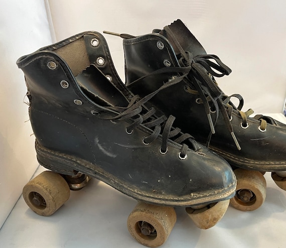 Vintage Black Roller Rink Skates - Gem