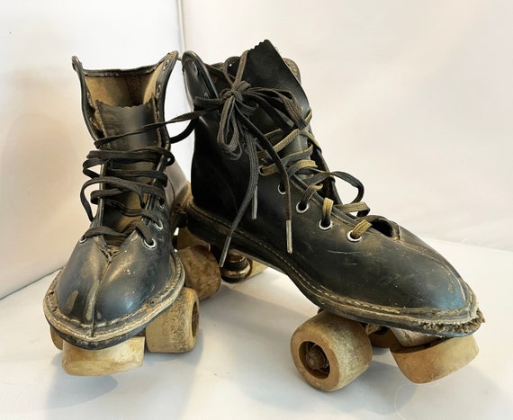Vintage Black Roller Rink Skates - Gem