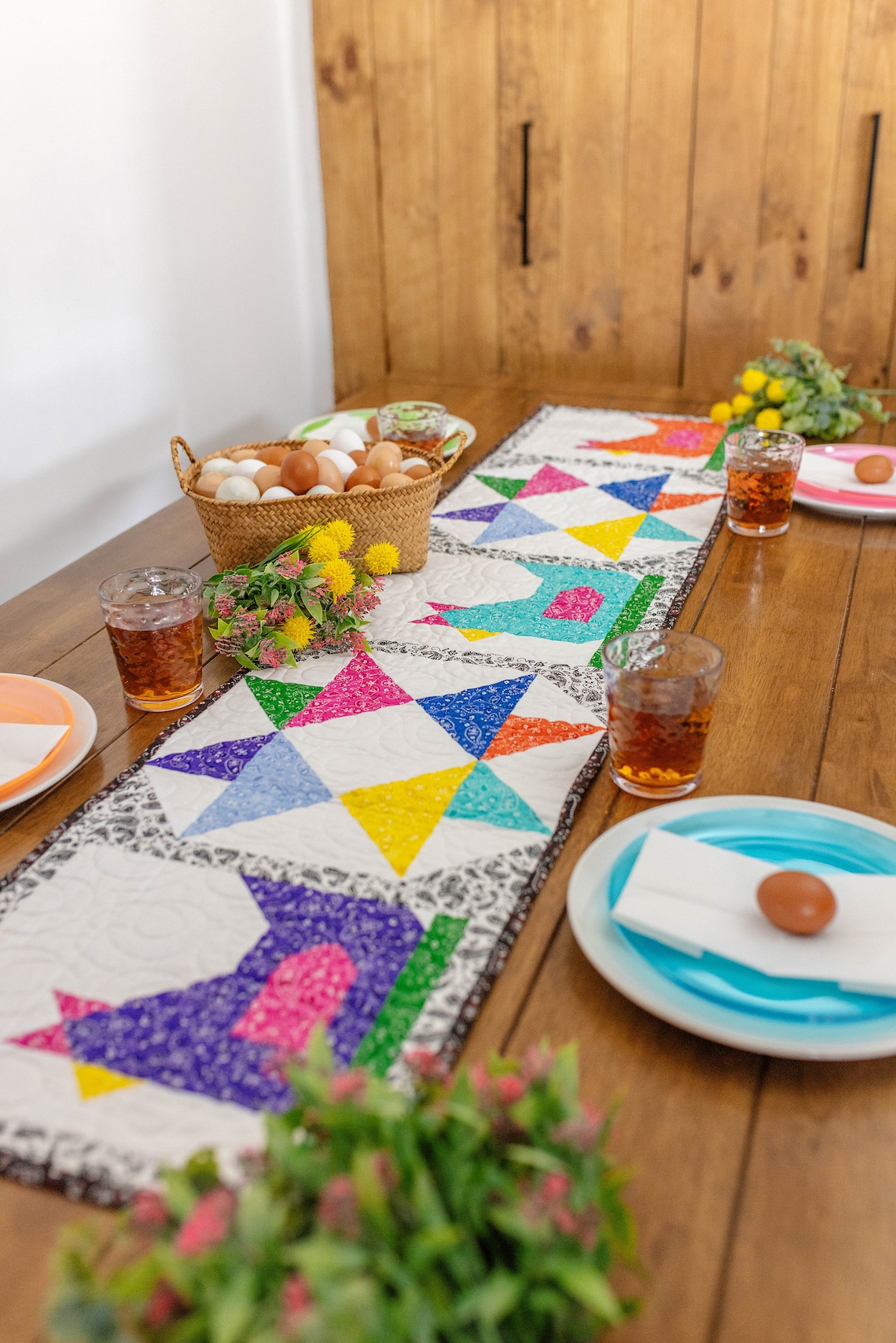 Funky Chicken Table Runner Quilt Kit - ALL PRE CUT » QuiltComfort.com