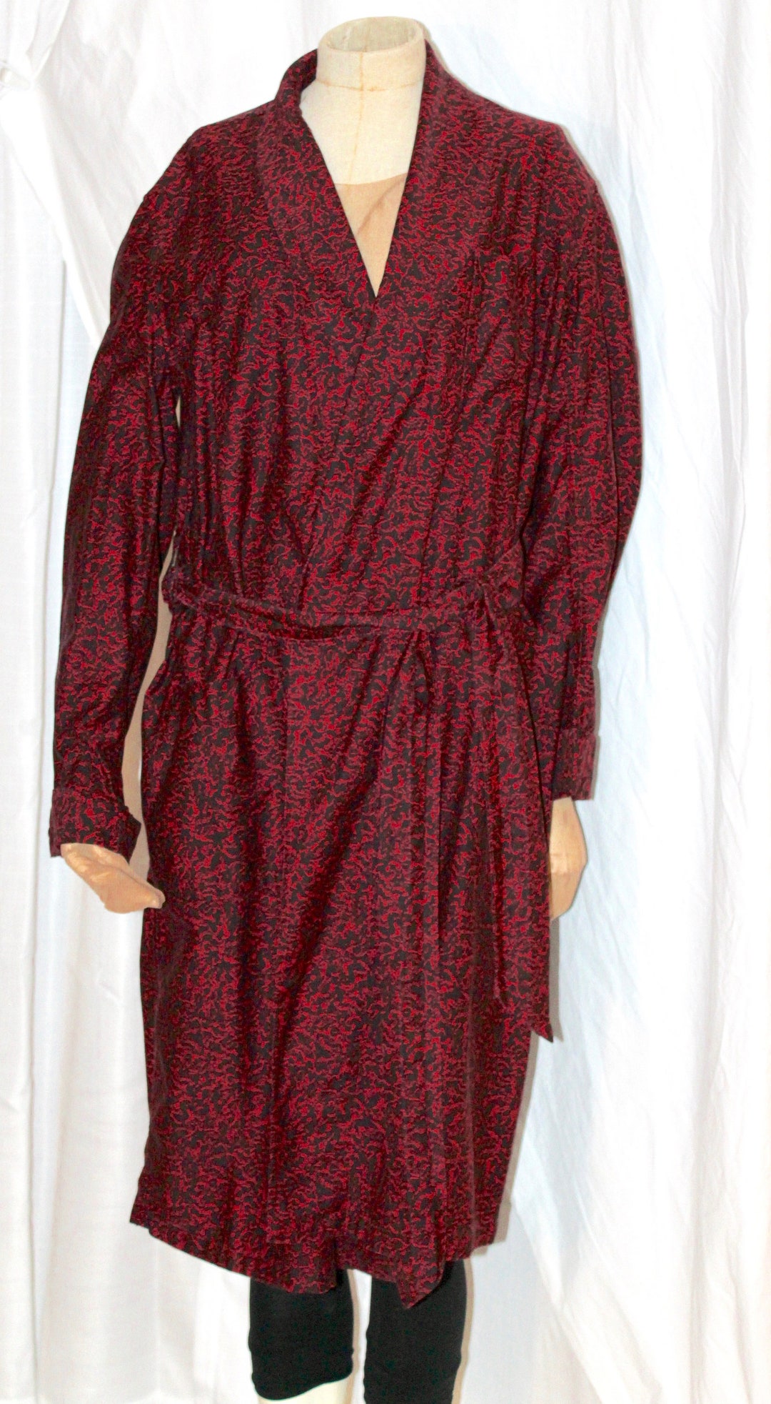 Vintage Men's Robe Mid Century Dark Black and Red Swirling Print Art ...