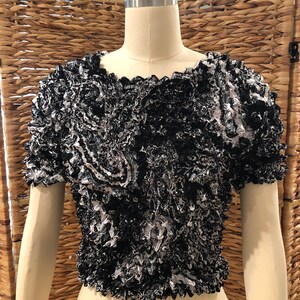 Popcorn Top, Black White Paisley Popcorn Top, 90s Bubble Shirt, Crinkle ...