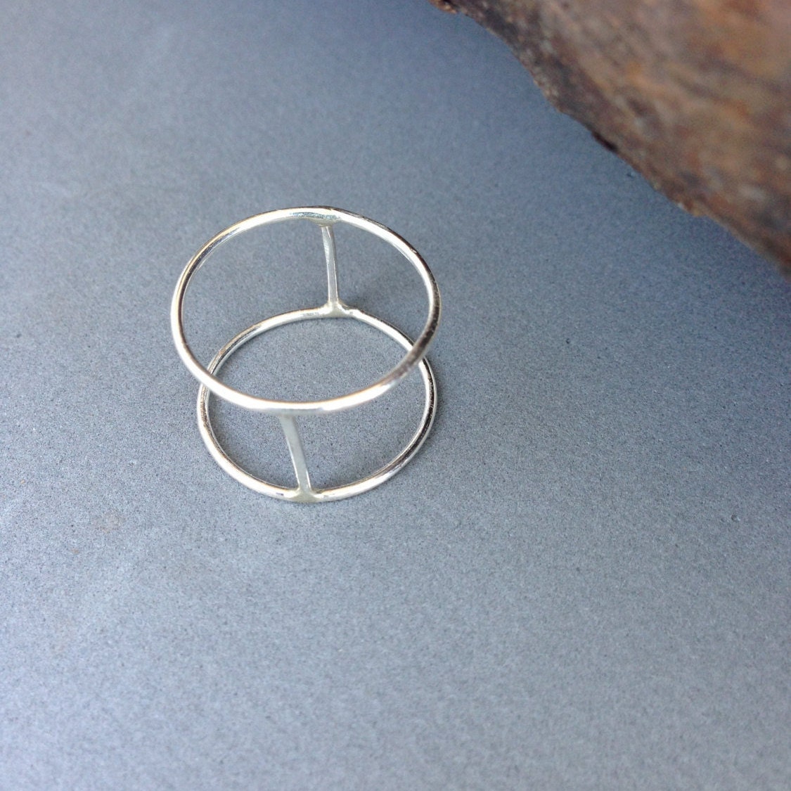Anillo moderno de doble barra de plata/anillo de declaración - Etsy España