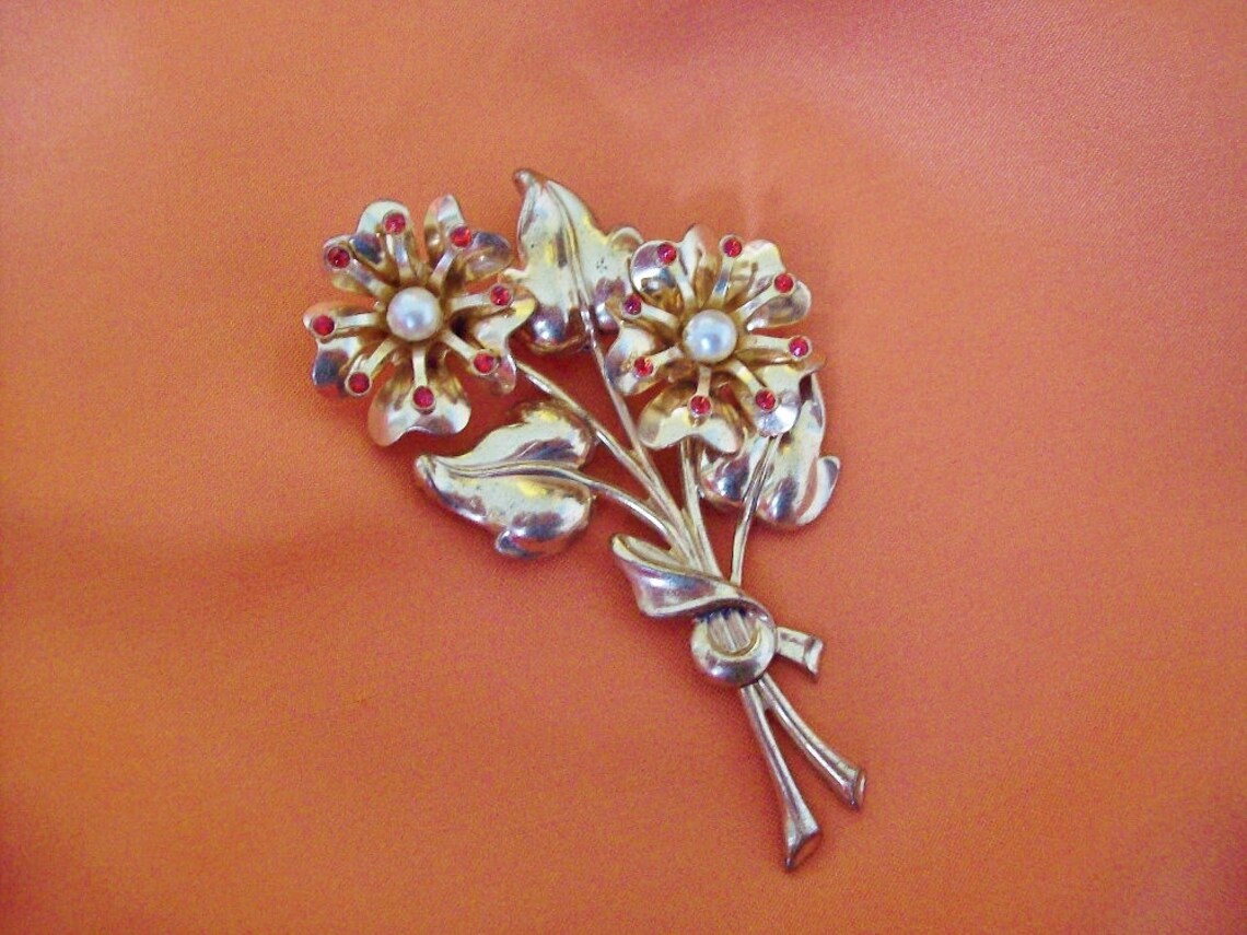 CORO Brooch Flowers and Ribbon Embellished With Faux Pearls - Etsy
