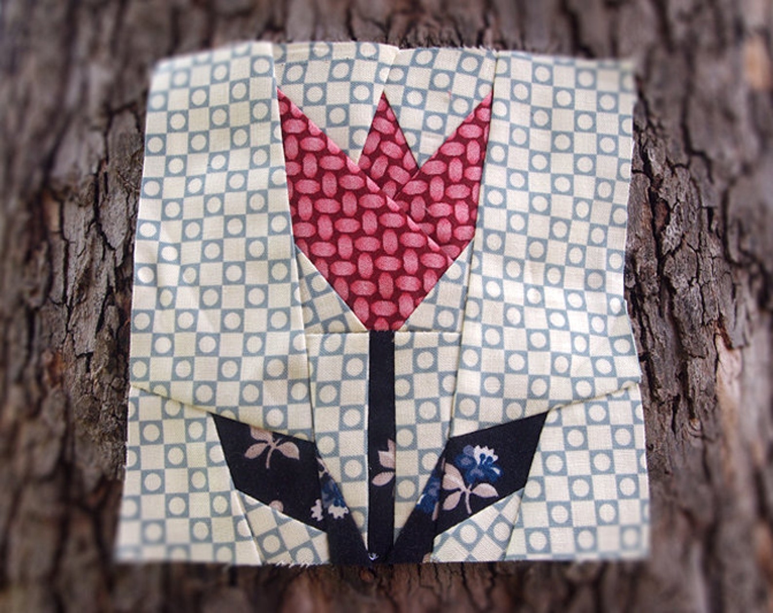 Tulip Paper Pieced Quilt Pattern in PDF - Etsy