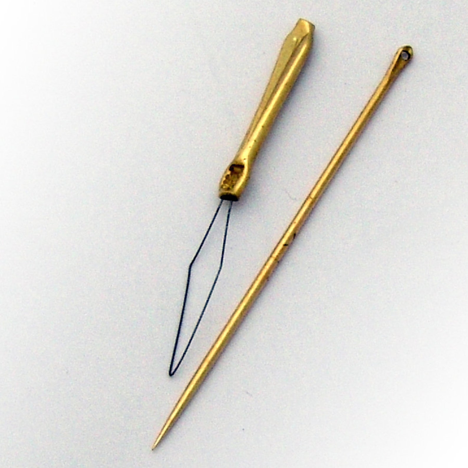 Solid 14K Gold Needle and Needle Threader Set - Etsy UK