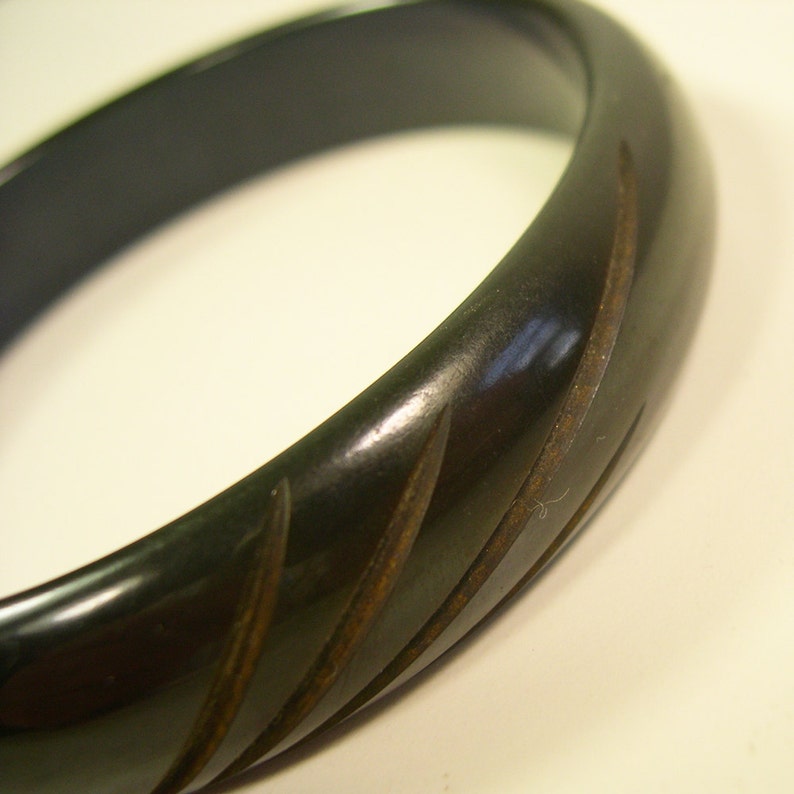 Vintage Bakelite Hand Carved 1940s Bangle - Etsy