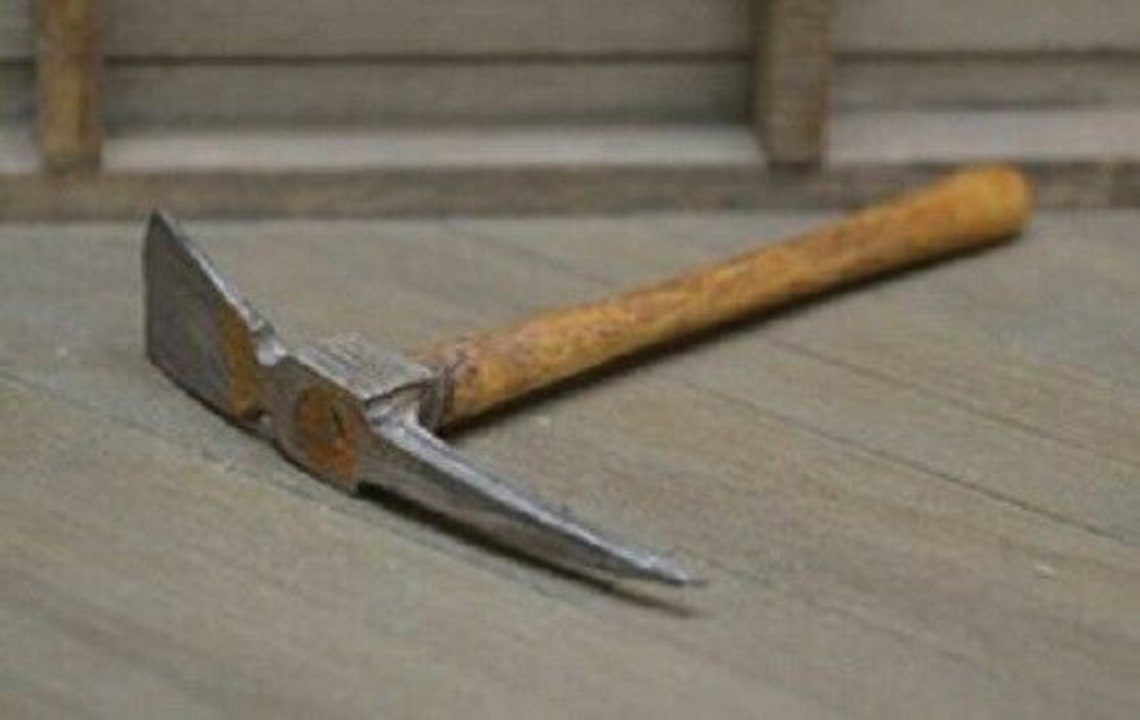 Dollhouse Miniature Vintage / Antique Mattock - 1:12 Scale (sir Thomas ...