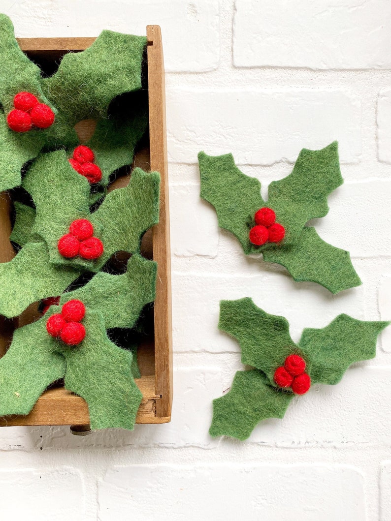 Felt Holly Leaves and Berries | Christmas Holiday Decor | Table Scatter ...