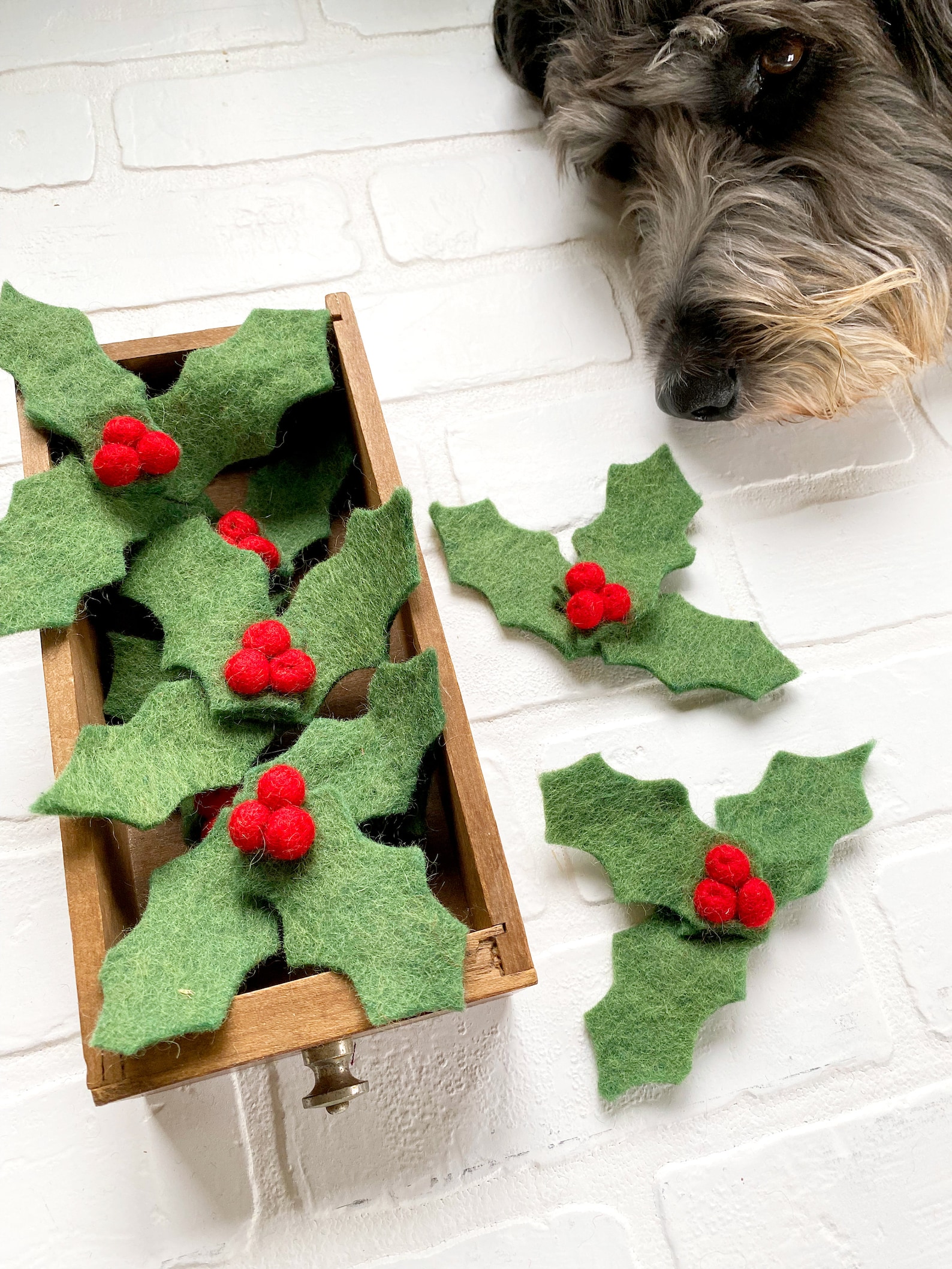 Felt Holly Leaves and Berries | Christmas Holiday Decor | Table Scatter ...