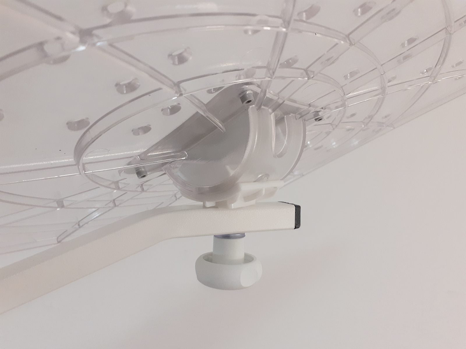 Lounge-book Crystal White. Stand for Tablet PC, I-pad, E-book Reader ...