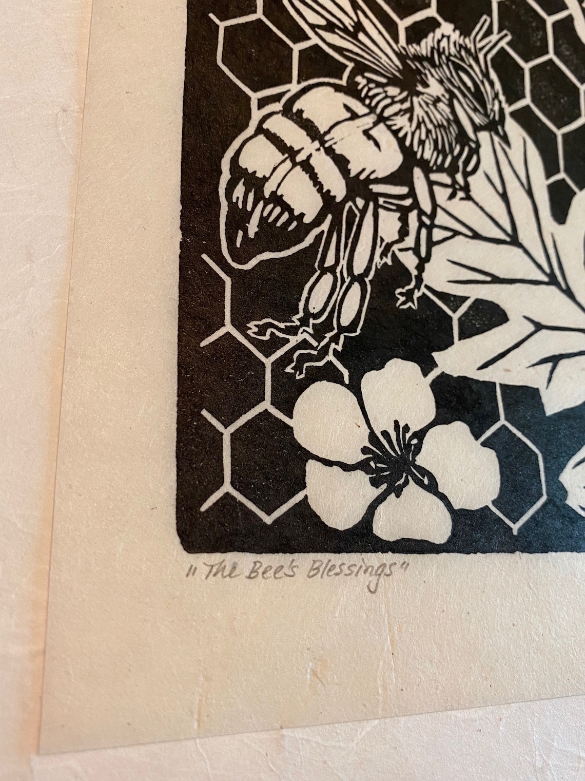 Honeybeeflowerbotanicalbeepollinatorlinocutblockprintpr | Etsy