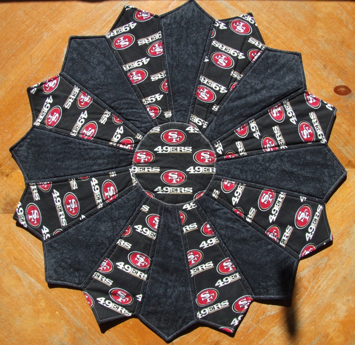 San Fransico 49ers Football Tabletopper 26" Wide / Quilted Centerpiece ...