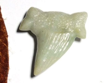 Jade tooth pendant | Etsy