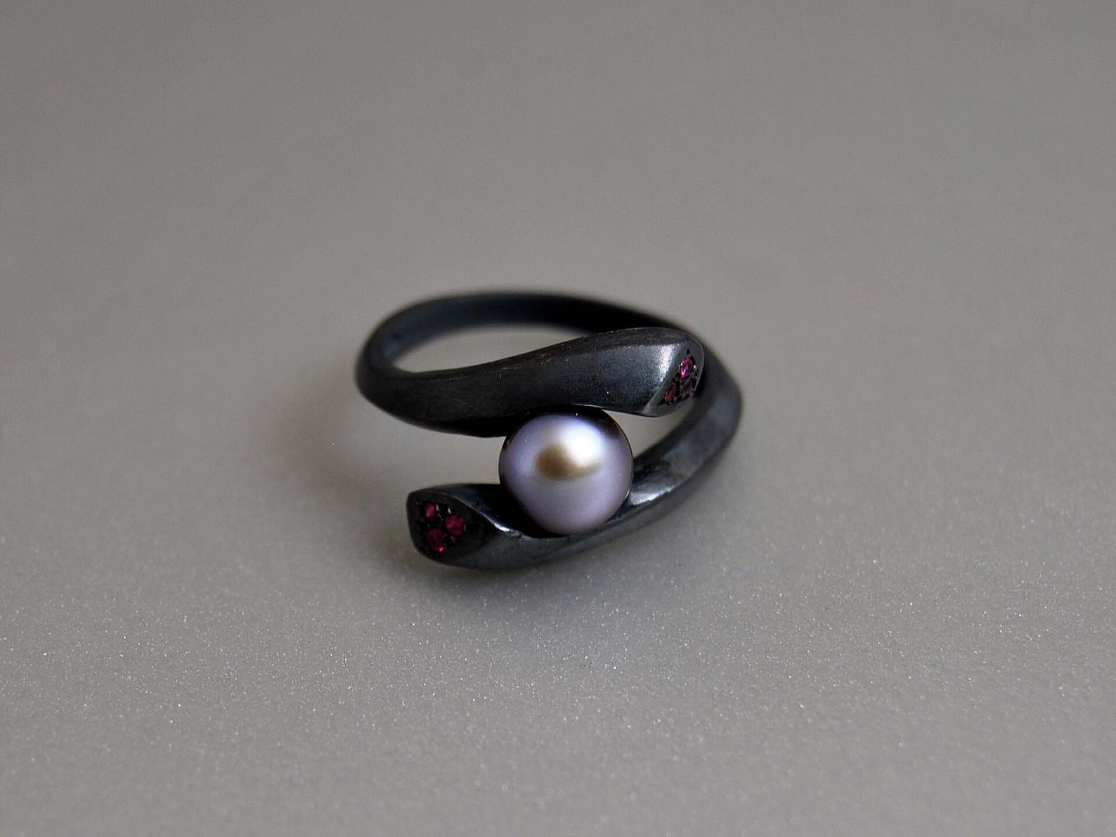 The Hug Statement Engagement Ring Modern Minimal Chic Design Black ...