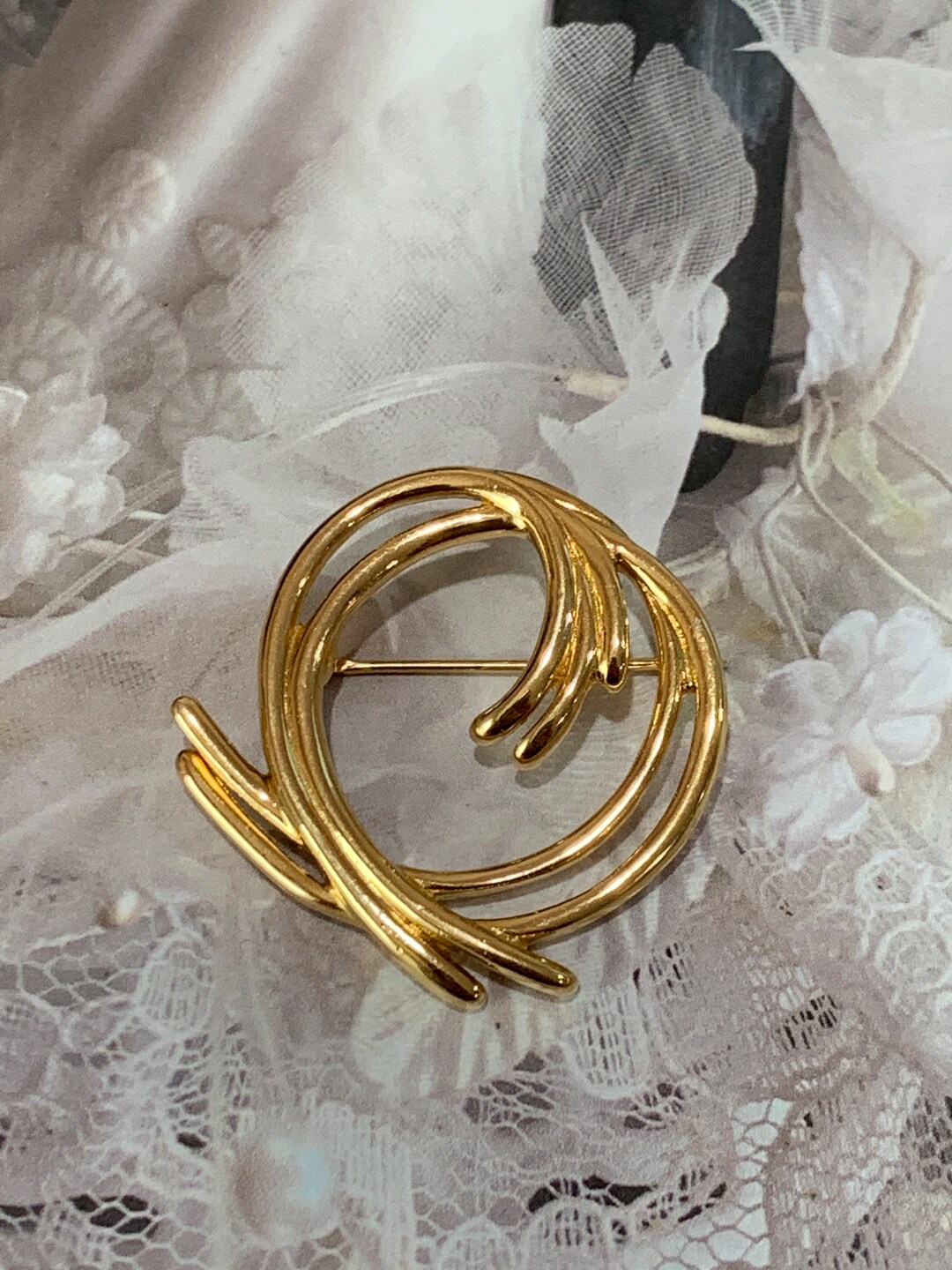 Vintage Crown Trifari Waves Motif, Gold Tone Brooch/pin! Designer ...