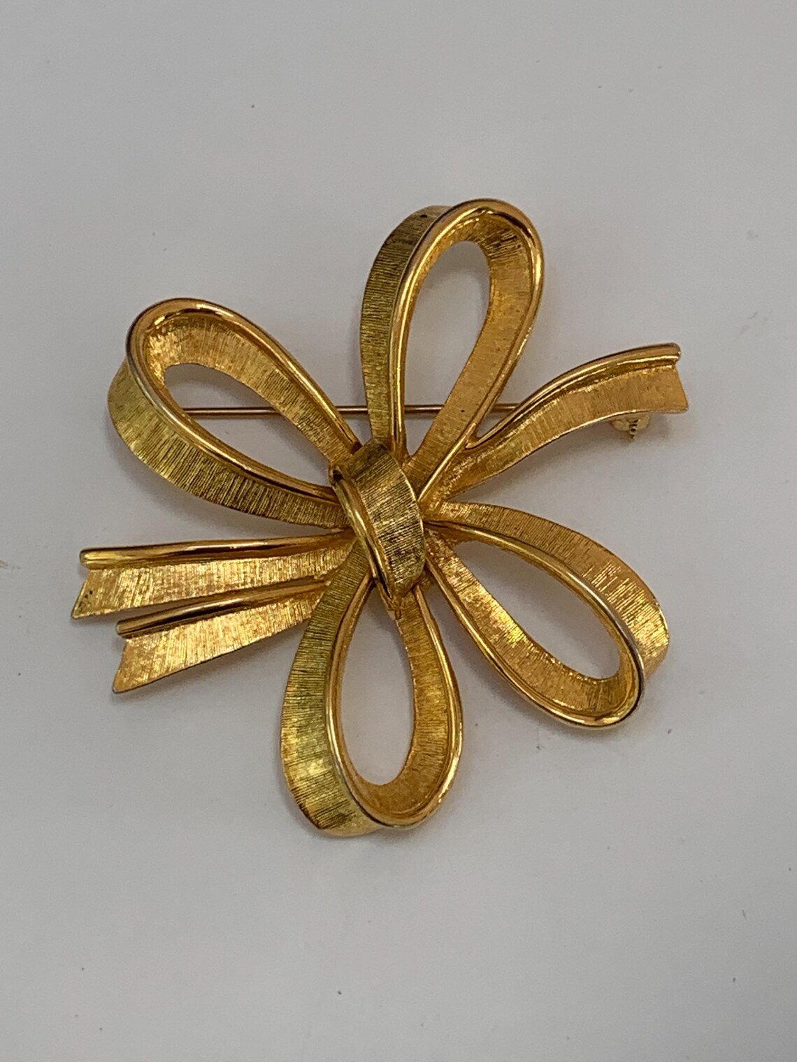 Vintage MONET Double Bow, Brushed Gold Tone Brooch/pin! Designer Brooch ...