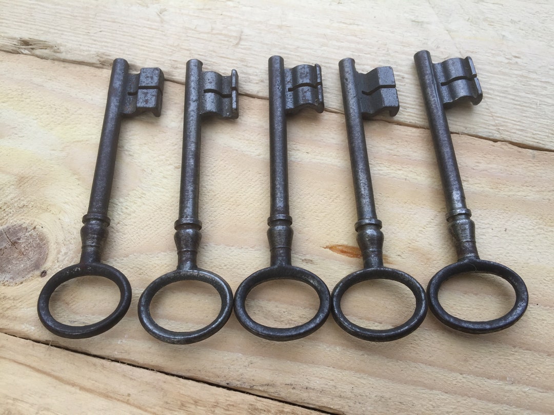 5 Old Vintage Antique French Blank Door Keys Bow Top and Different ...