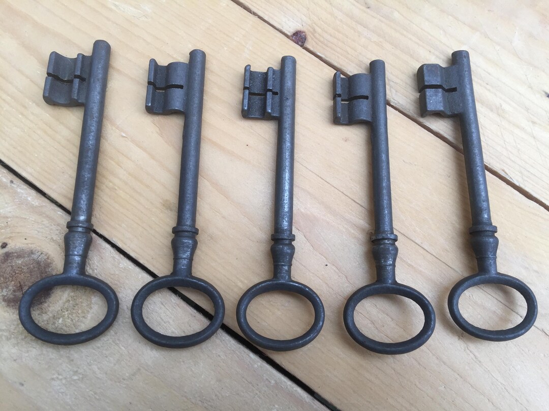 5 Old Vintage Antique French Blank Door Keys Bow Top and Different ...