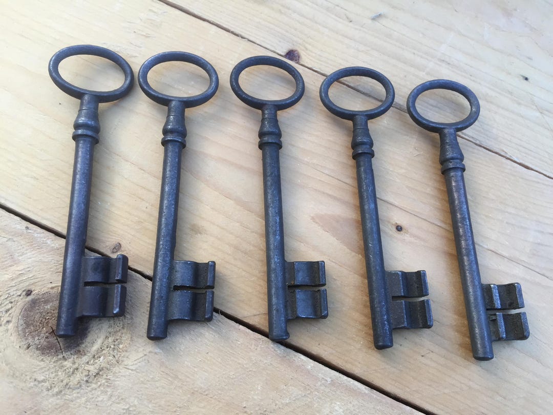 5 Old Vintage Antique French Blank Door Keys Bow Top and Different ...