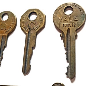 Vintage Old Keys Flat Real Aged Patina Metal Jewelry Charm Lot of 9 ...