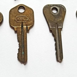 Vintage Old Keys Flat Real Aged Patina Metal Jewelry Charm Lot of 9 ...