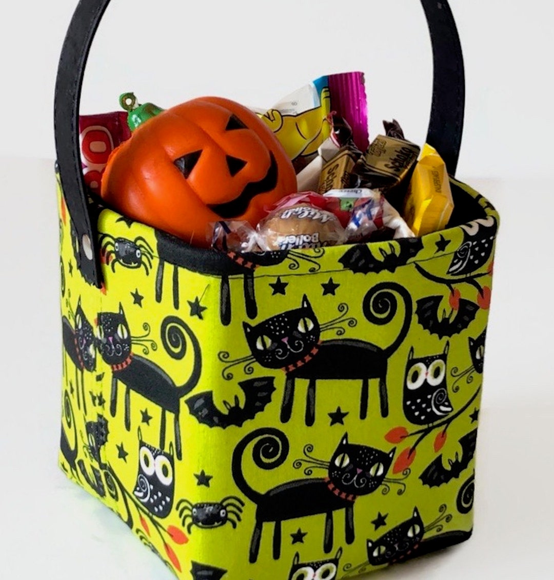 Black Cat Halloween Candy Bucket, Trick or Treat Bag - Etsy