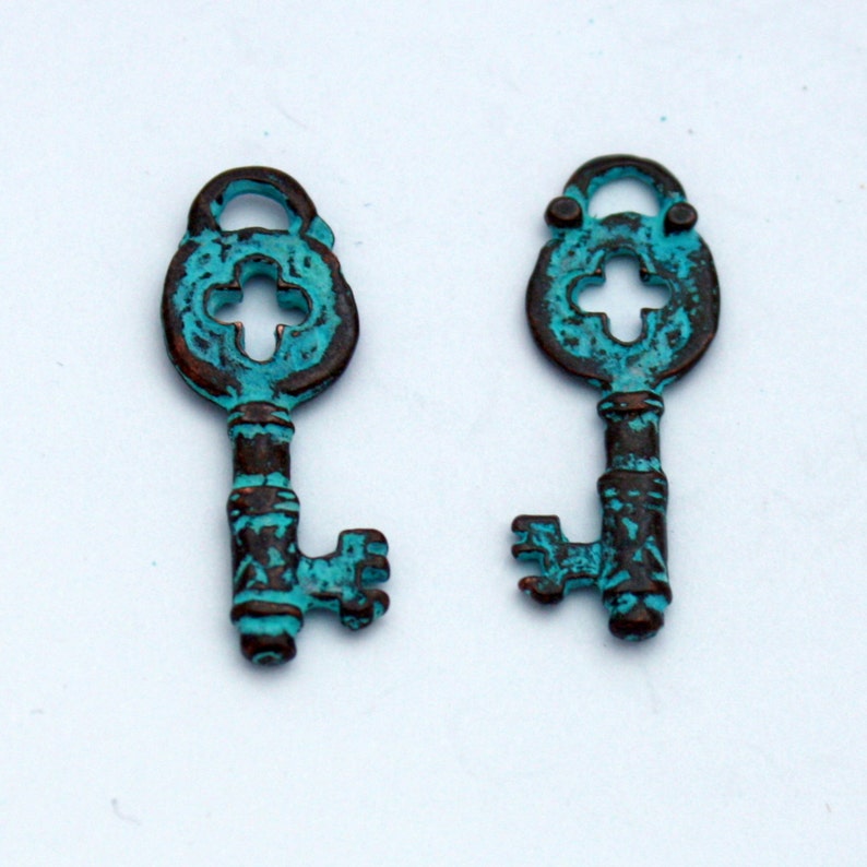 5 Mykonos Key Pendants - Green Patina Greek Castings - 32 Mm - Etsy