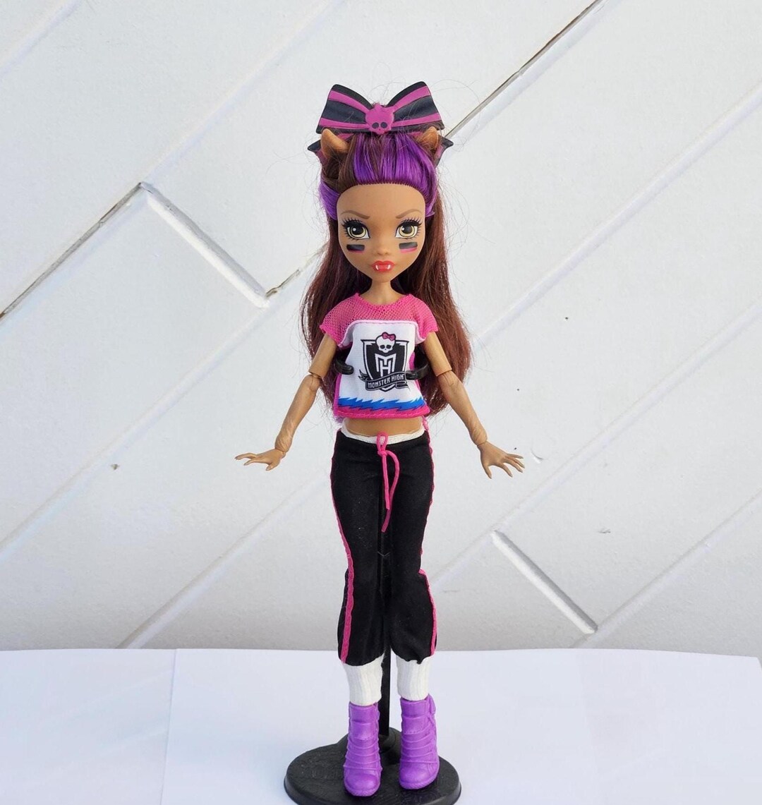 Monster High Doll Winning Wolfs Part of Pack 2, Clawdeen Wolf for ...