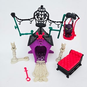 Monster High Secret Creepers Crypt Set With Clawdeen Pet, Playset for ...