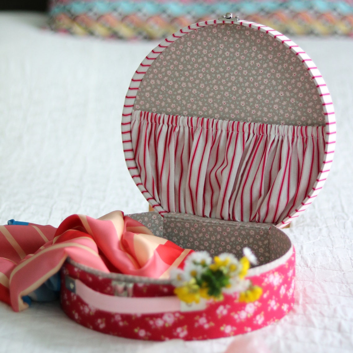 Cartonnage Tutorial of a Little Round Suitcase | Etsy
