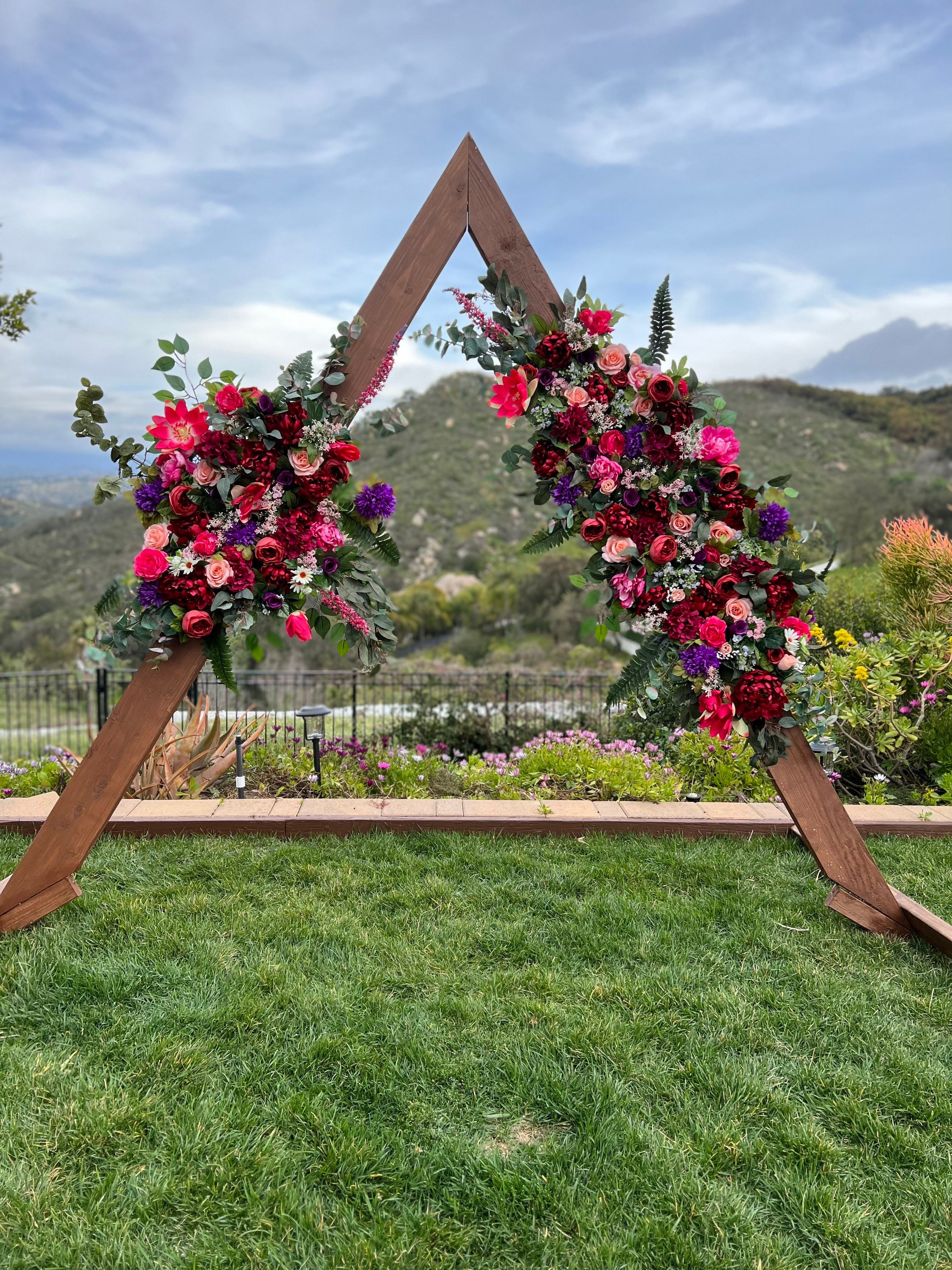 Triangle wedding arch flowers 60 photos - Astyledwedding.com