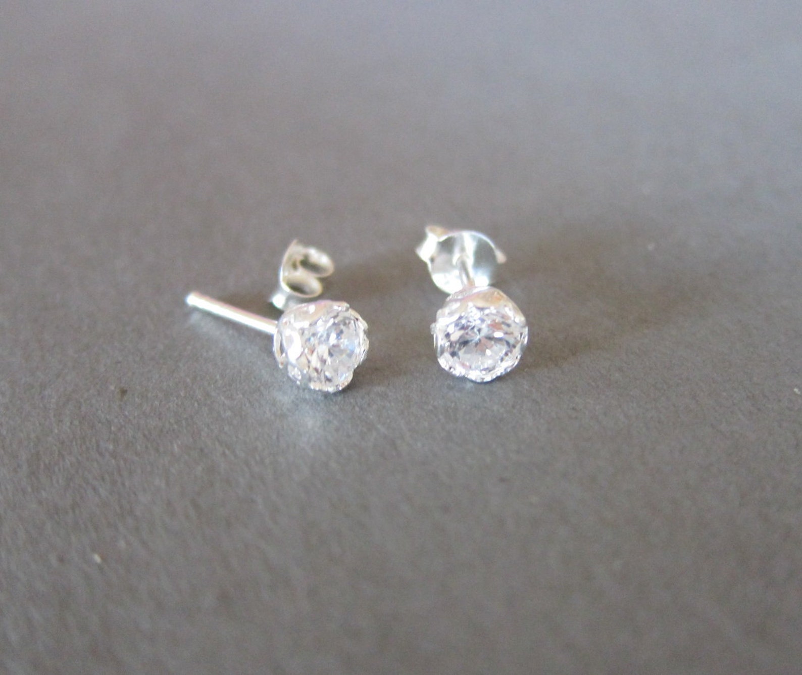5mm, 6mm Beautifully Heart Side, Bezel Setting CZ Stud Earrings ...