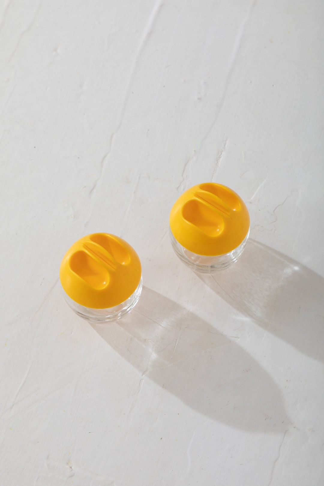 PYREX France Pinch Top Jars Clear Glass Yellow Lids Spice Jars - Etsy