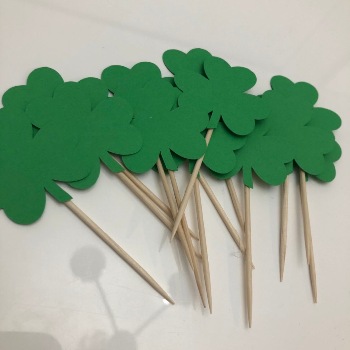 Clover Cupcake Toppers, St Patricks Day Decorarions, Green Cupcake ...