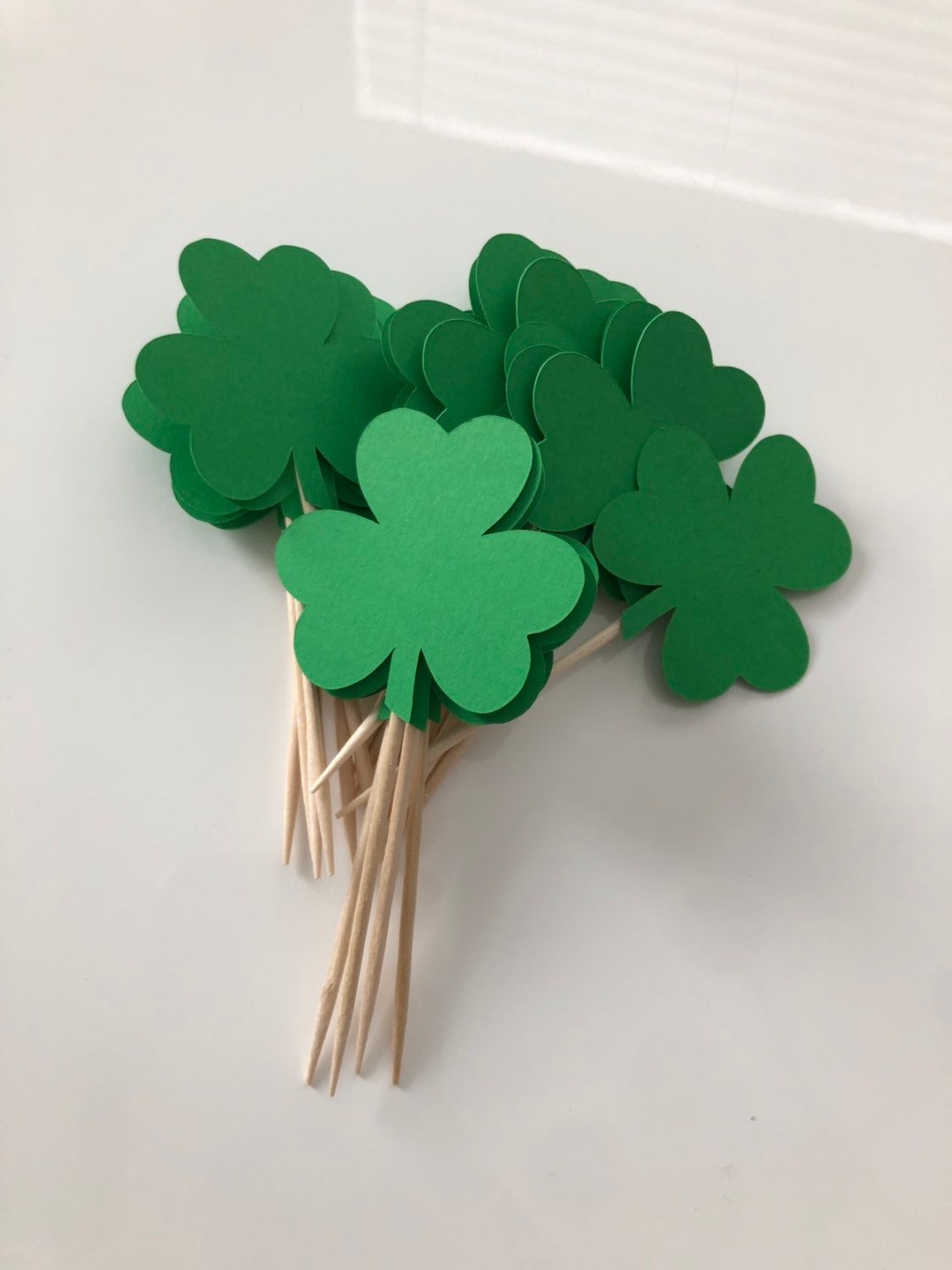 Clover Cupcake Toppers, St Patricks Day Decorarions, Green Cupcake ...