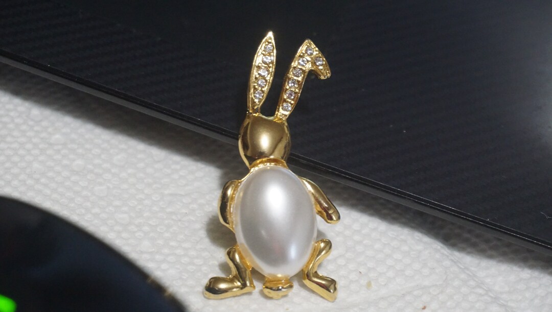 Vintage Gold Tone Bunny Rabbit Pin Brooch ~ Faux Pearl Jelly Belly ...