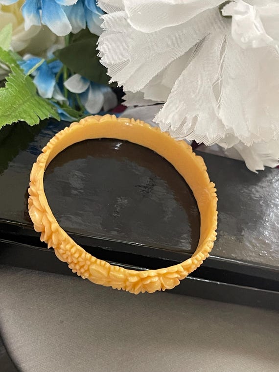 Vintage Carved Celluloid Floral Pastel Flower Bangle … - Gem