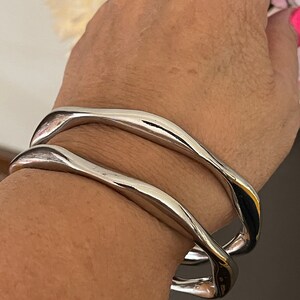 Matching Wave Design Heavy Shiny Silver Tone Metal 2 Bangle Bracelet ...