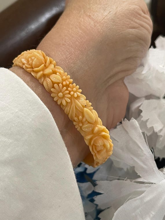 Vintage Carved Celluloid Floral Pastel Flower Bangle … - Gem