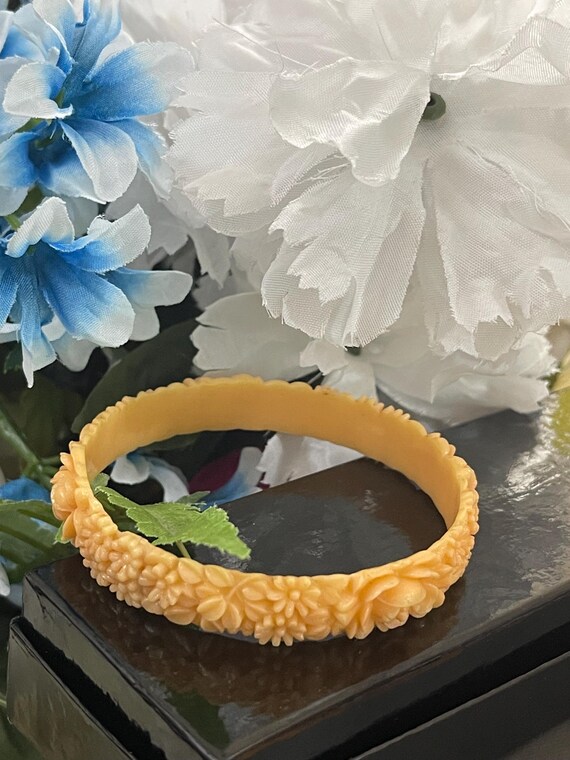 Vintage Carved Celluloid Floral Pastel Flower Bangle … - Gem